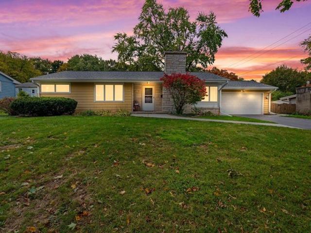 1011 E Wabash Ave, Waukesha, WI 53186