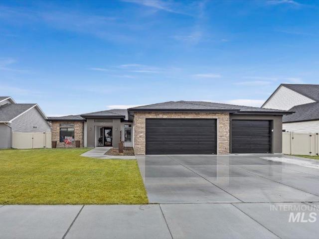 1011 Gem Avenue