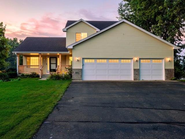 1011 Hillock St NW, Isanti, MN 55040