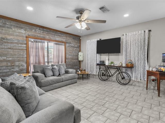 1011 Iowa St, South Houston, TX 77587 | MLS #39207