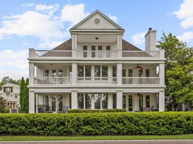 1011 Island Park Dr, Memphis, TN 38103
