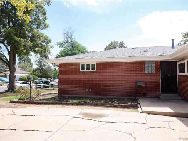 1011 Jamaica Street