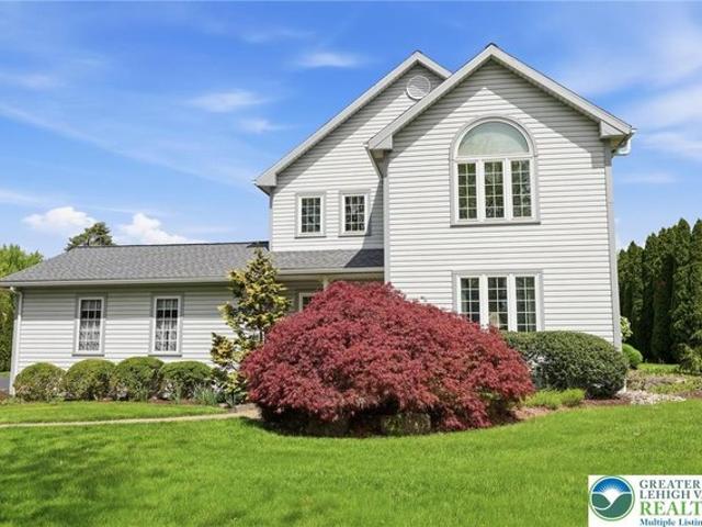 1011 Johnston Dr, Bethlehem, PA 18017