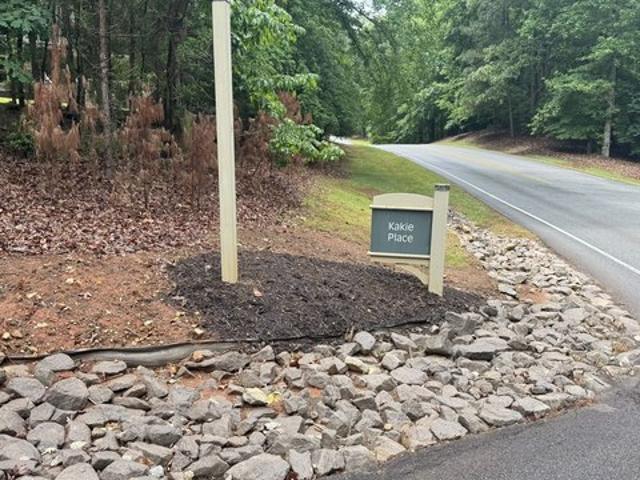 1011 Kakie Pl, Greensboro, GA 30642