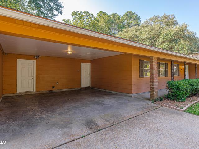 1011 Laurelwood Drive