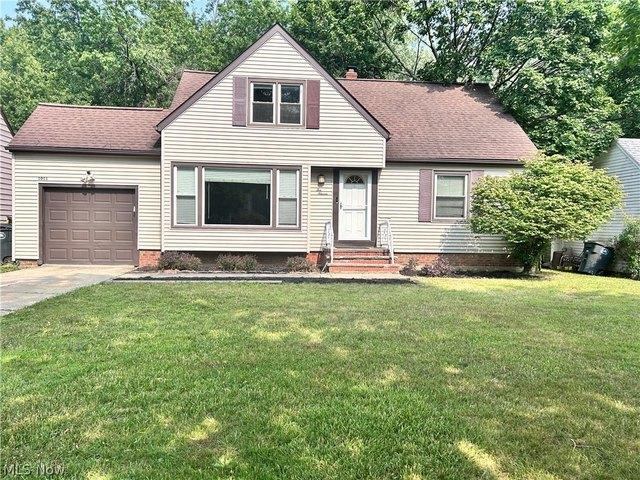 1011 Learidge Rd, Lyndhurst, OH 44124