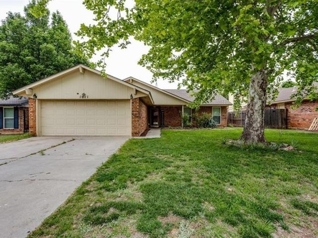 1011 Royal Ln, Yukon, OK 73099