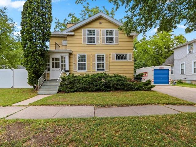 1011 Stuart St, Green Bay, WI 54301