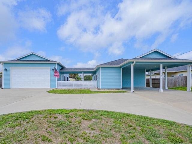 1011 S Church St, Rockport, TX 78382