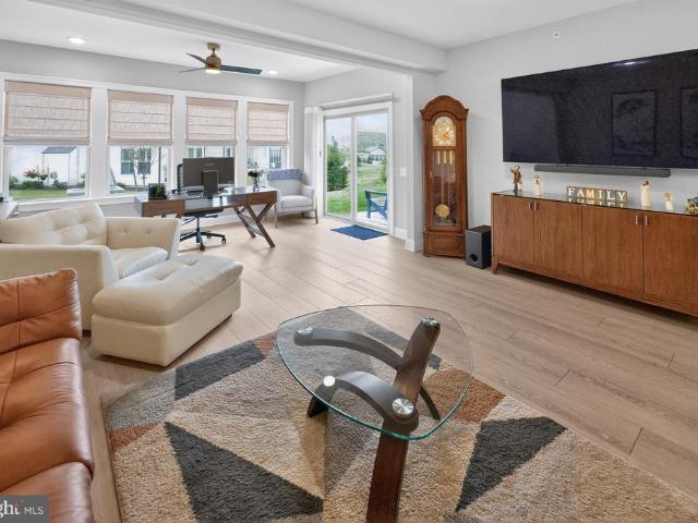 1011 Victoria Court