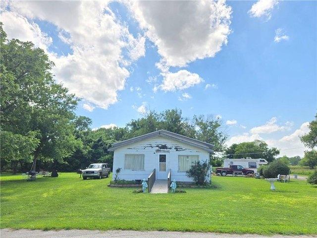 1011 W 1st St, Cherryvale, KS 67335
