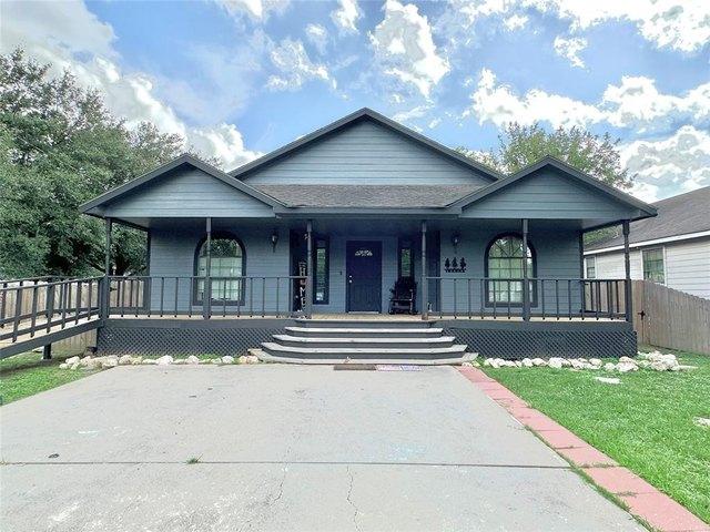 1011 W 5th St, El Campo, TX 77437