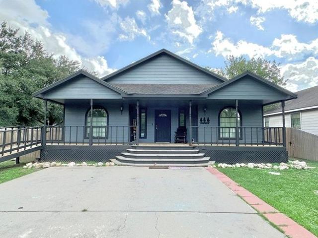 1011 W 5th St, El Campo, TX 77437