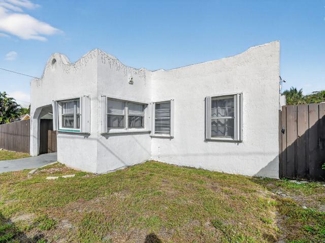 1011 W Lakewood Rd, West Palm Beach, FL 33405 | MLS #R11158 | Compass