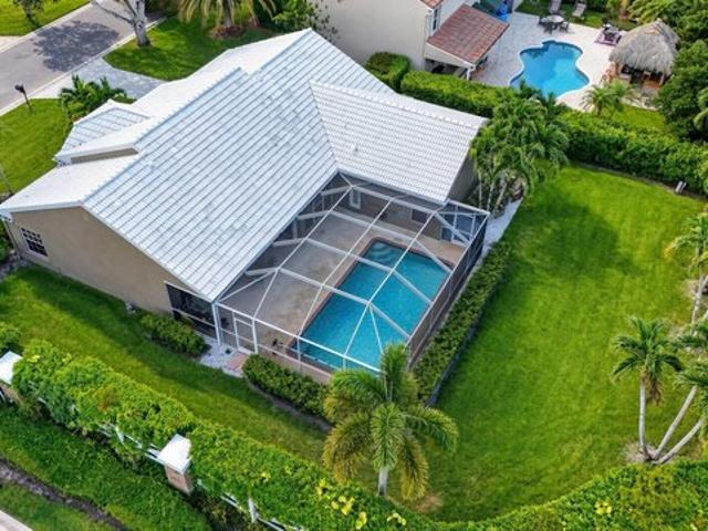 1011 Woodfield Cir, Palm Beach Gardens, FL 33418