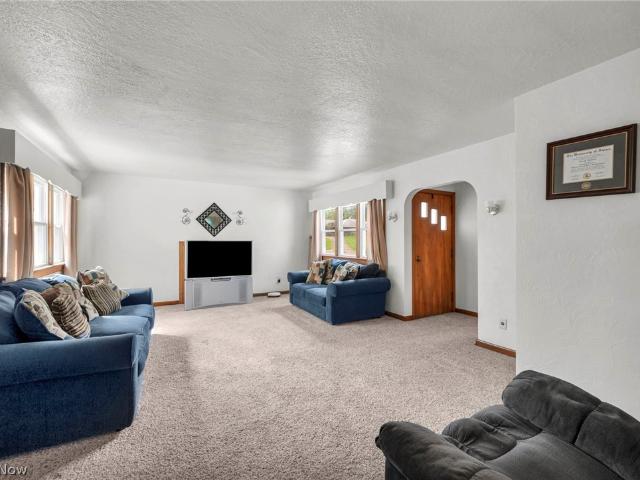 1011 39th Street NE