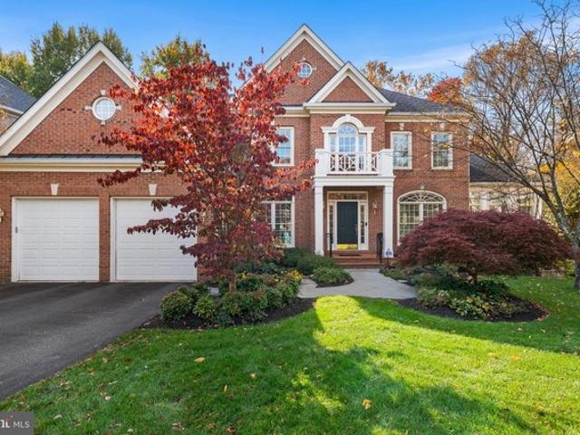 10121 Ratcliffe Manor Dr, Fairfax, VA 22030