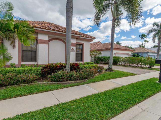 10122 Lexington Cir N, Boynton Beach, FL 33436 | MLS #R11157 | Compass