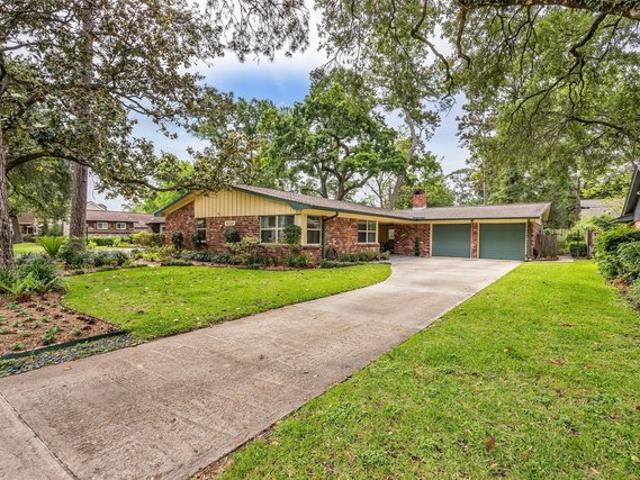 10127 Hazelhurst Dr, Houston, TX 77043
