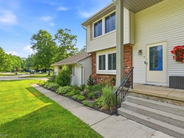 10125 Driftwood Cv Apt E, Aurora, OH 44202