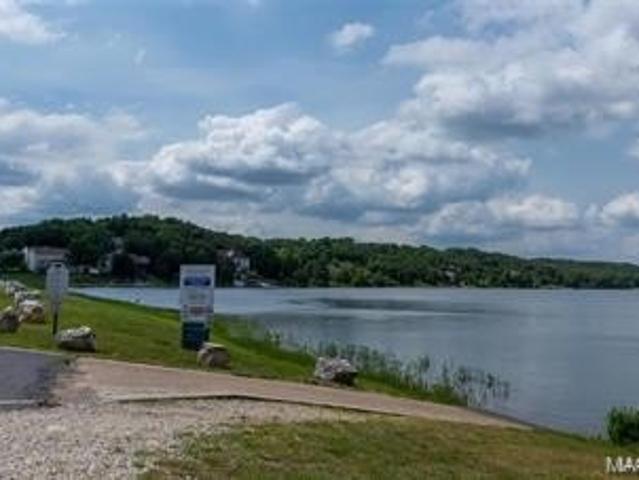 10125 Lake Ridge Dr, Hillsboro, MO 63050