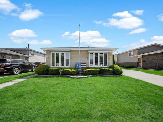 10125 S Komensky Ave, Oak Lawn, IL 60453
