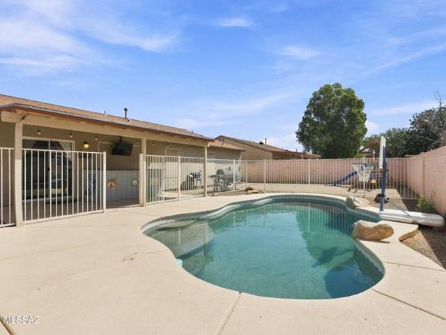 10126 E Rainbow Meadow Dr, Tucson, AZ 85747