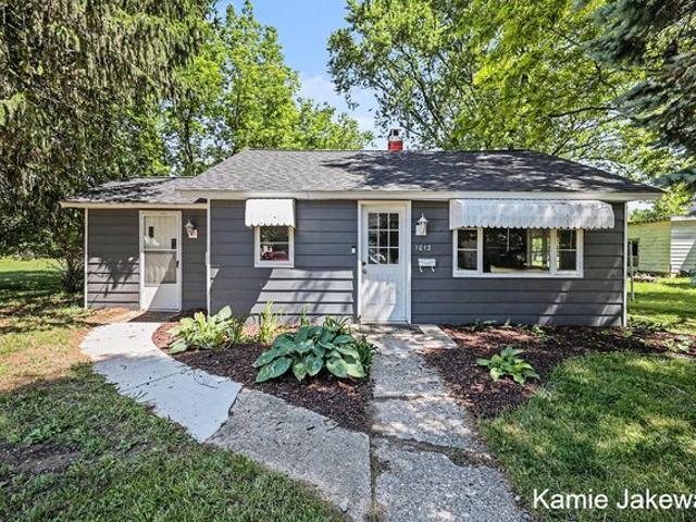 1012 Masonic St, Belding, MI 48809