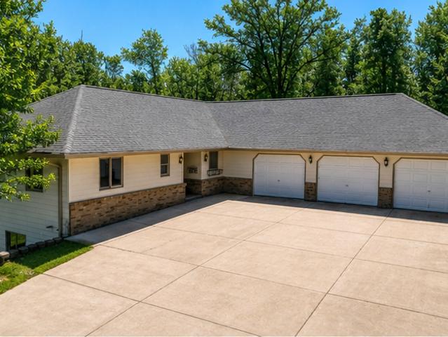 1012 Maple Ridge Court NW