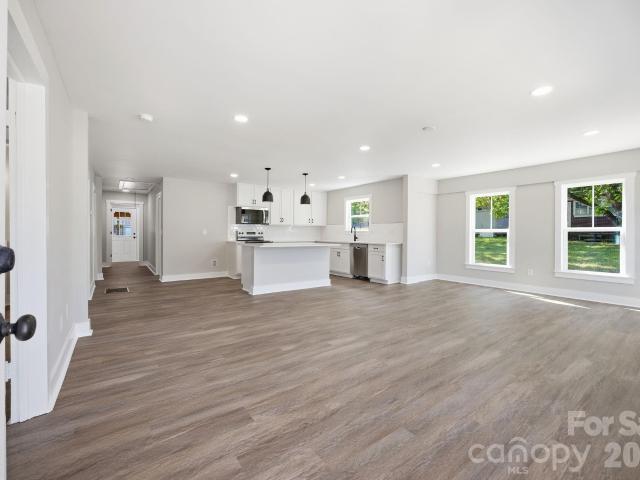 1012 Midlake Road