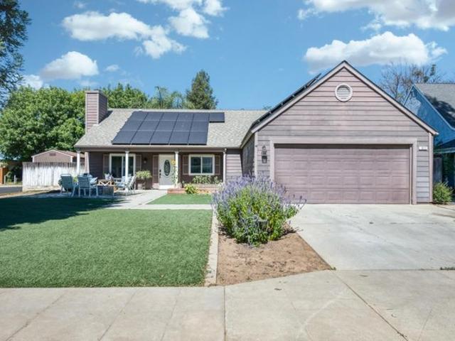 1012 N Adler Ave, Clovis, CA 93611
