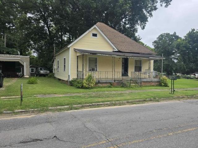 1012 N Hook St, Tuscumbia, AL 35674