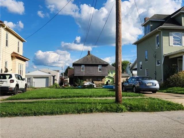 1012 Adams St, New Castle, PA 16101