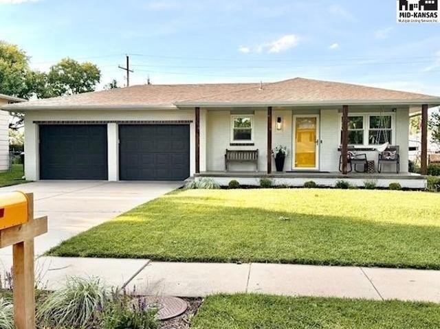 1012 E 22nd Ave, Hutchinson, KS 67502