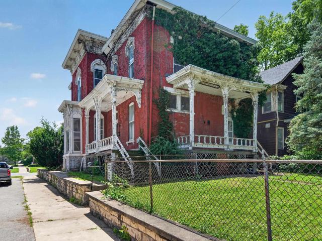 1012 E Broadway
