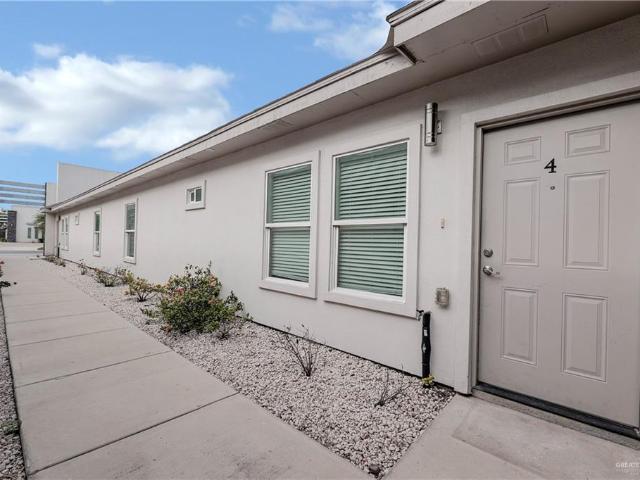 1012 E La Cantera Avenue 4