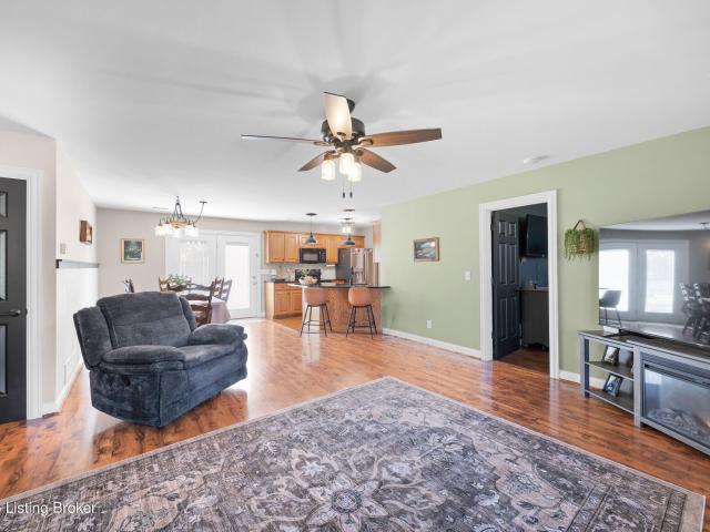 1012 E Milestone Ct