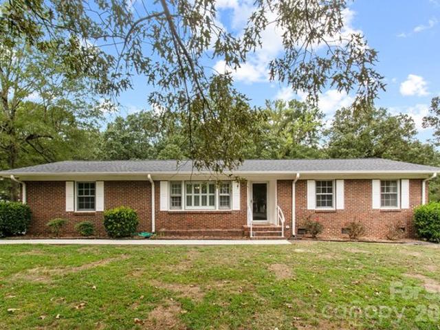 1012 Forest Dr, Marshville, NC 28103