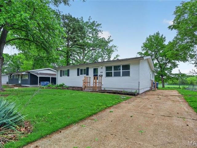 1012 Forestwood Dr, Saint Louis, MO 63135