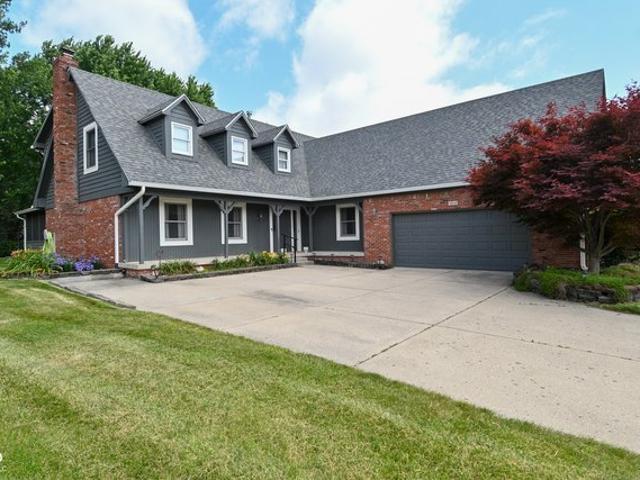 1012 Hudson Bay Dr, Greenwood, IN 46142