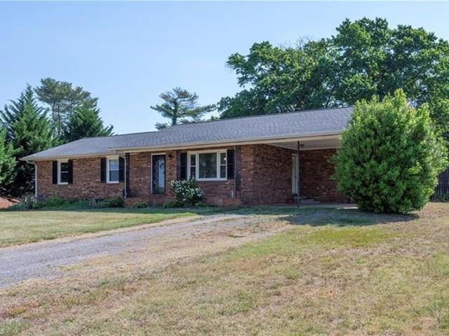 1012 H A Renegar Dr, Yadkinville, NC 27055