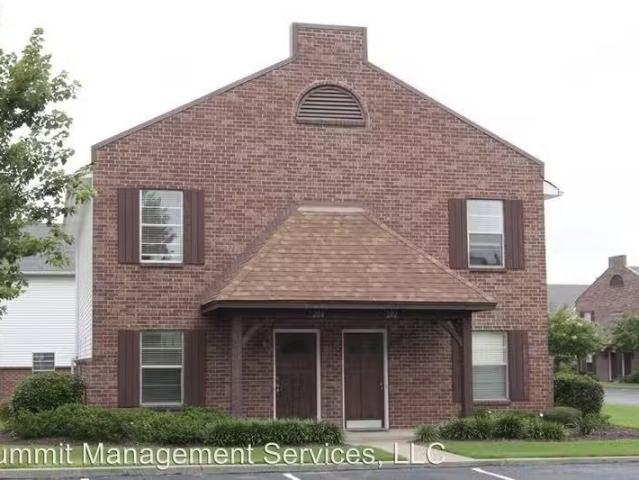 1012 Inverness Lane