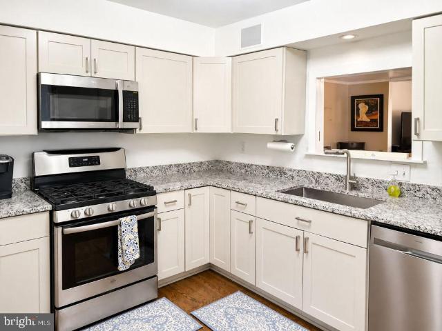 1012 James Madison Circle