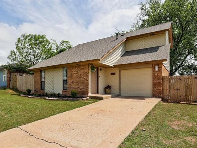 1012 Redstone Dr, Noble, OK 73068