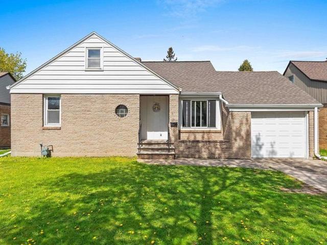1012 Redwood Dr, Green Bay, WI 54304