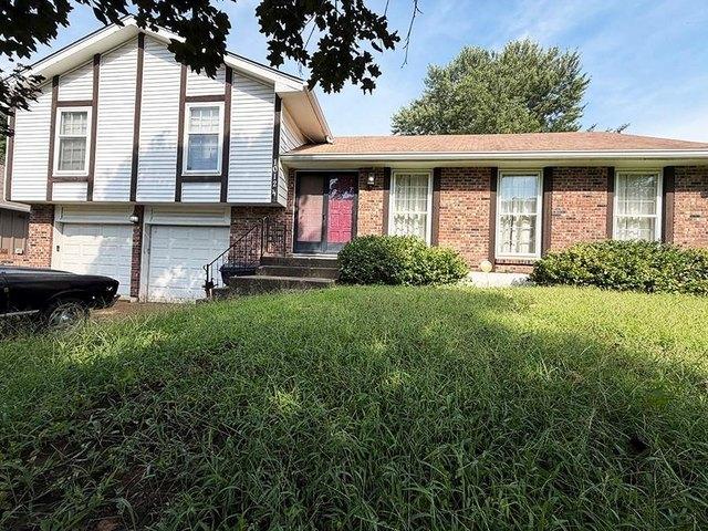 1012 SW 16th St, Blue Springs, MO 64015