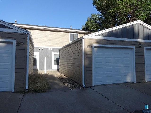 1012 S Bridgeport Pl, Sioux Falls, SD 57106
