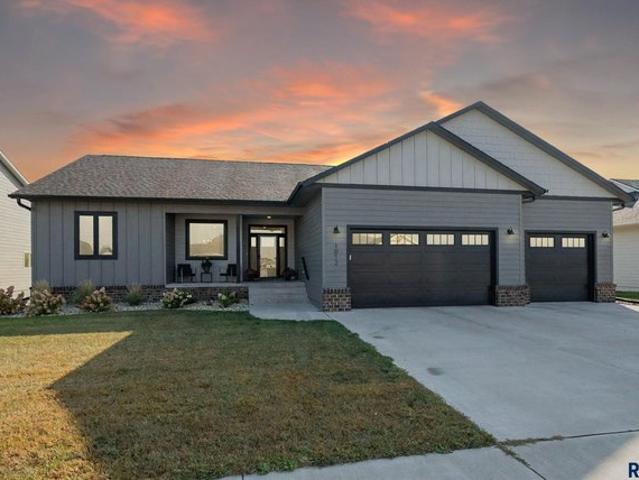 1012 S Nicholas Ave, Brandon, SD 57005