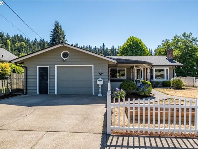 1012 S Water St, Silverton, OR 97381