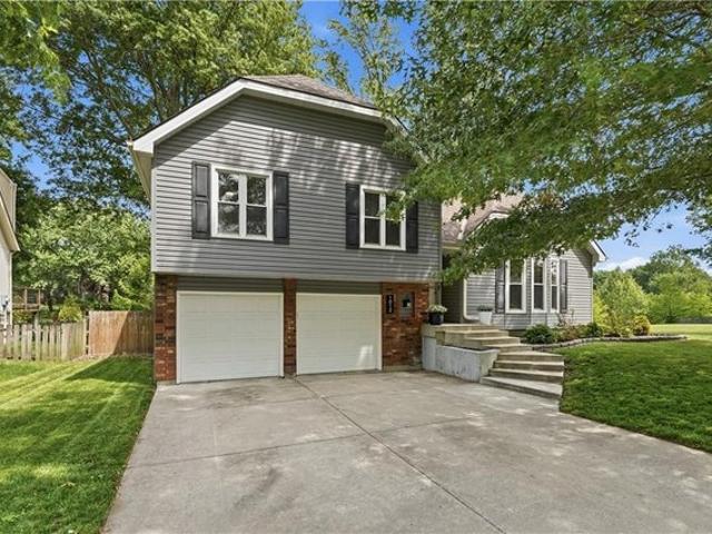 1012 S Winterbrooke Dr, Olathe, KS 66062